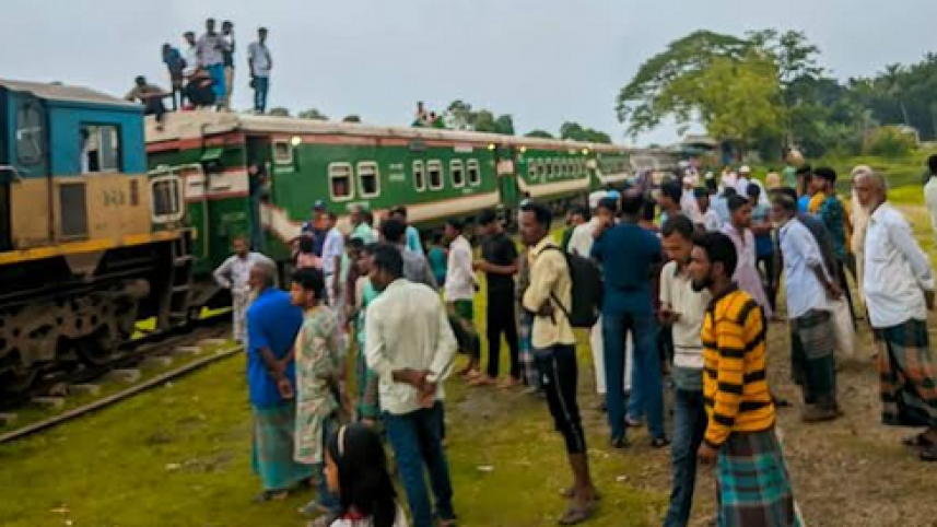 Ctg-M'singh rail link snapped as Bijoy Express engine catches fire ...