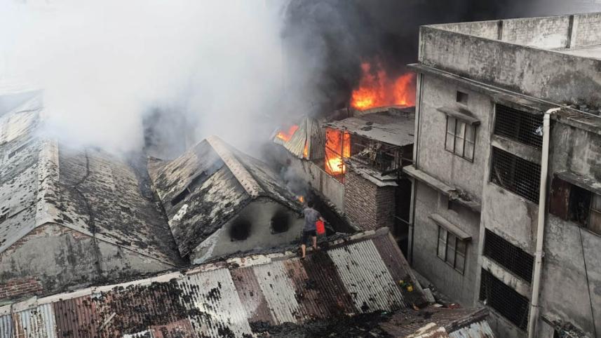 Old Dhaka plastic factory has no safety measures: Fire Service | The ...