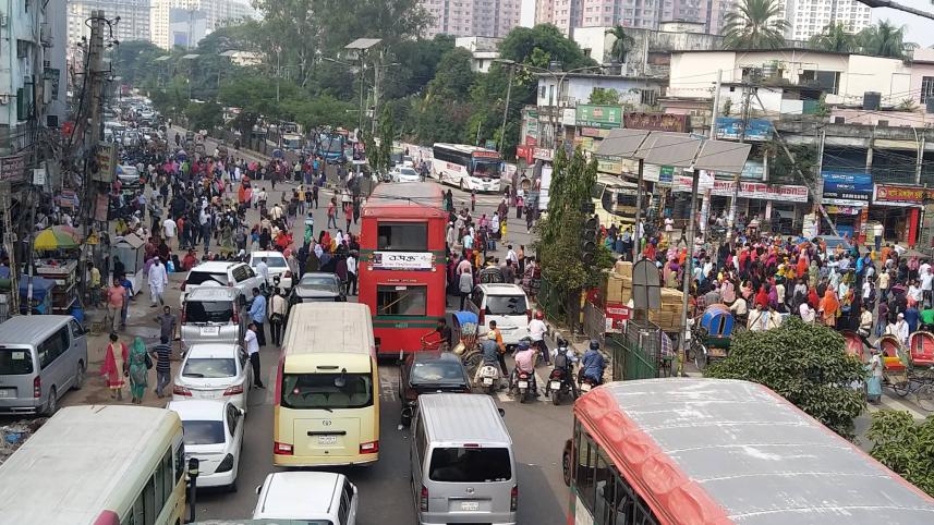 Long tailback in Motijheel as RMG workers block roads | The Daily Star