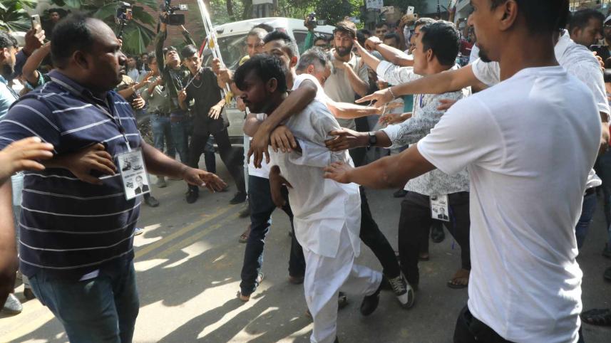 Hero Alom assaulted near polling centre | The Daily Star