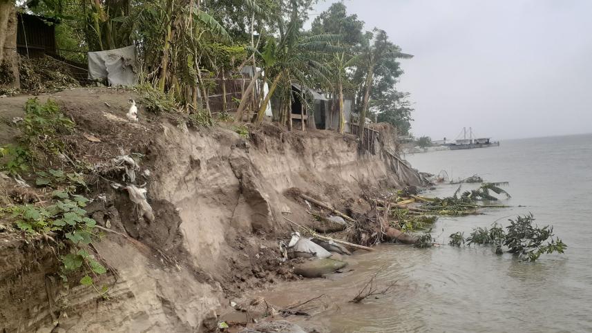 Erosion fear grips 1,000 families | The Daily Star