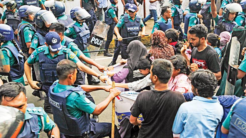 Quota protests heat up as govt mulls hard line | The Daily Star