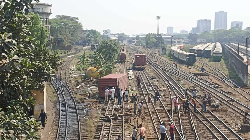 Container train derails at Kamalapur, services resume fully after ...