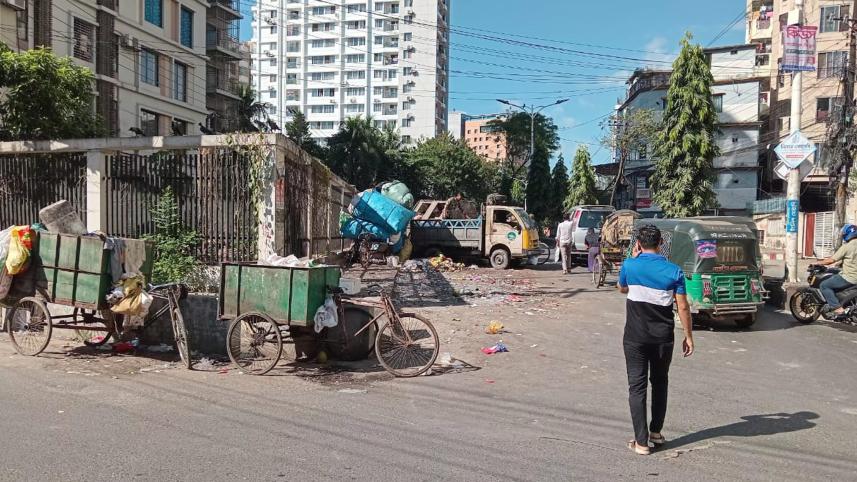 Open garbage bins a nuisance on Ctg’s busy roads | The Daily Star