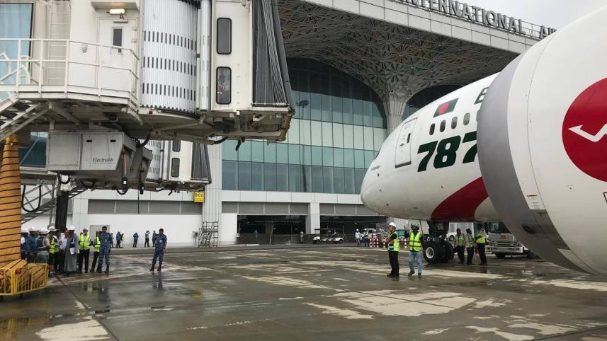 Biman flight makes first use of Terminal 3 boarding bridge at Dhaka ...
