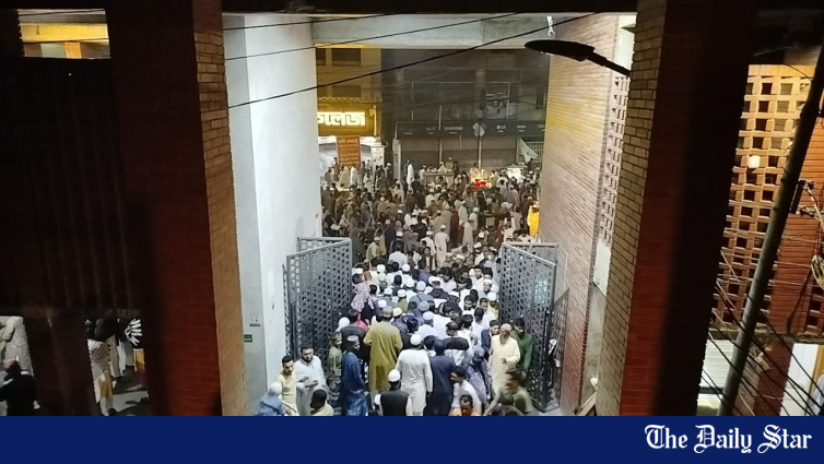 Dhaka’s Azimpur Graveyard stays awake through the night on Shab-e-Barat ...