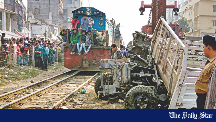 Truck hit by two trains at Moghbazar level crossing | The Daily Star