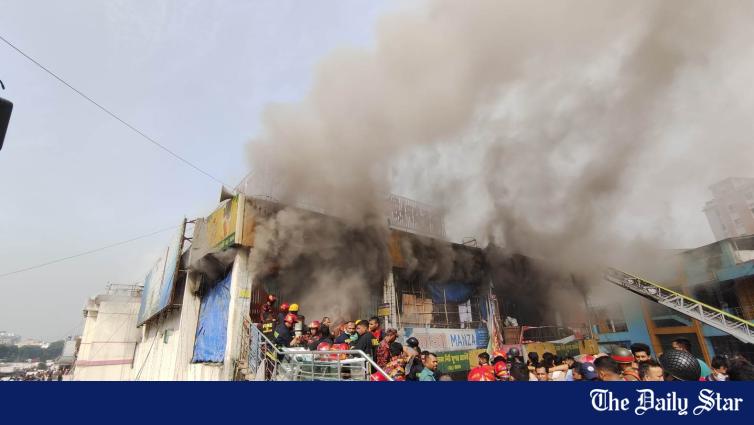 Defence forces join 30 fire service units to fight New Super Market ...